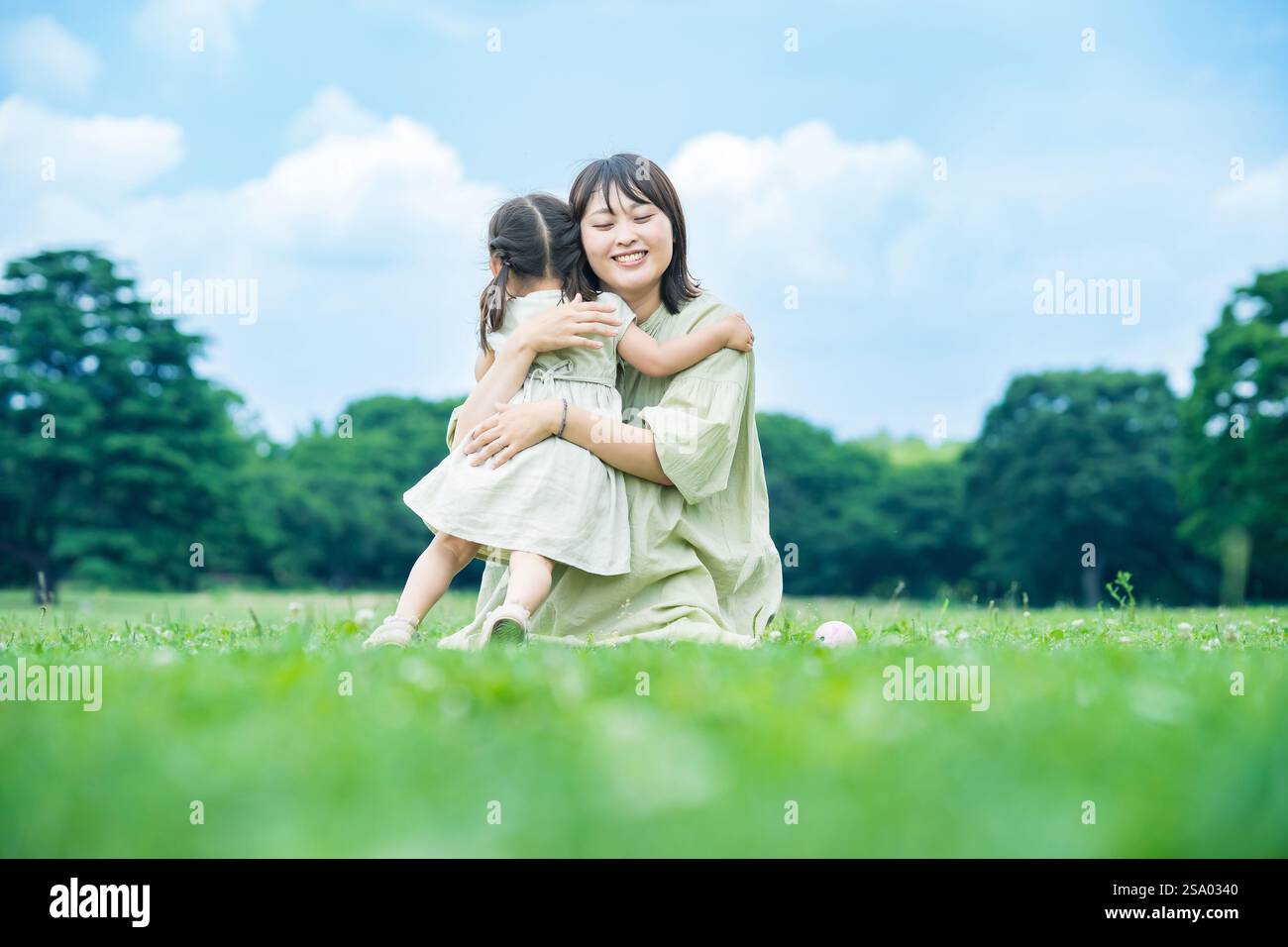 Parent and child hugging in the park Stock Photo - Alamy