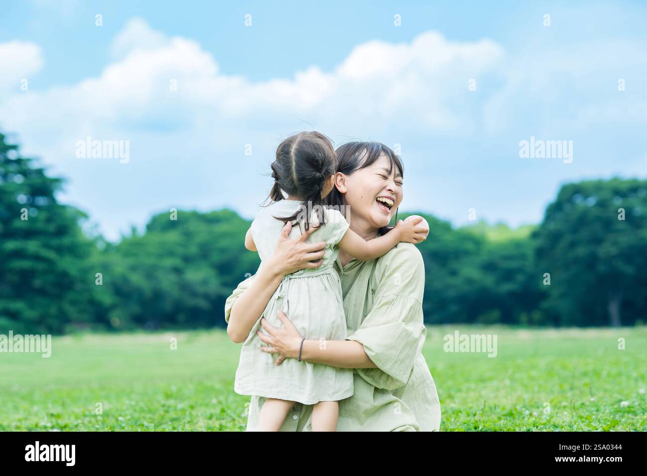 Parent and child hugging in the park Stock Photo - Alamy