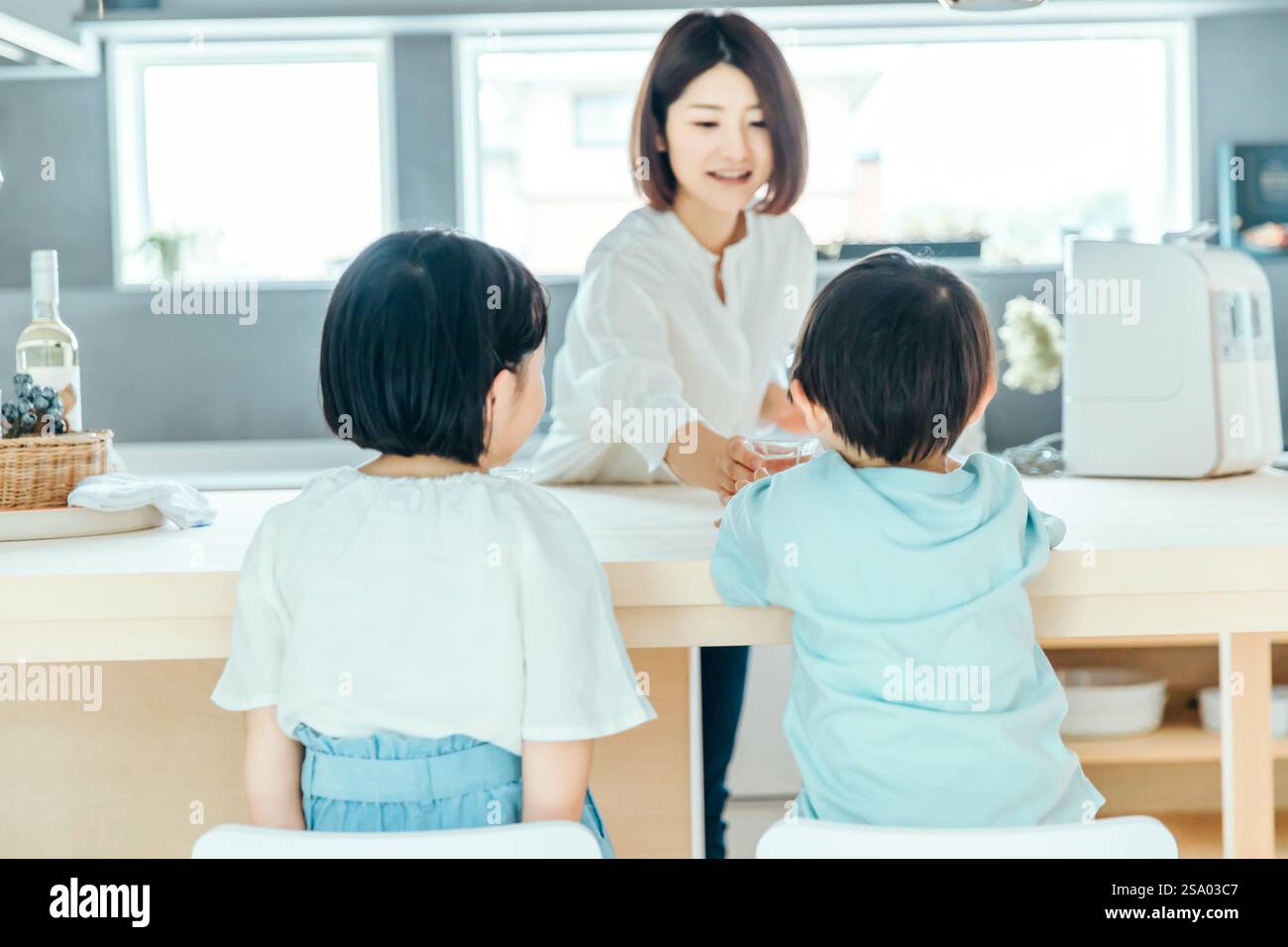 Parent and child talking at dining table Stock Photo - Alamy