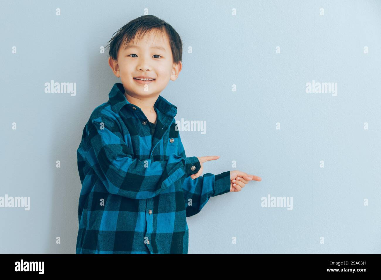 Boy striking a guiding pose Stock Photo - Alamy