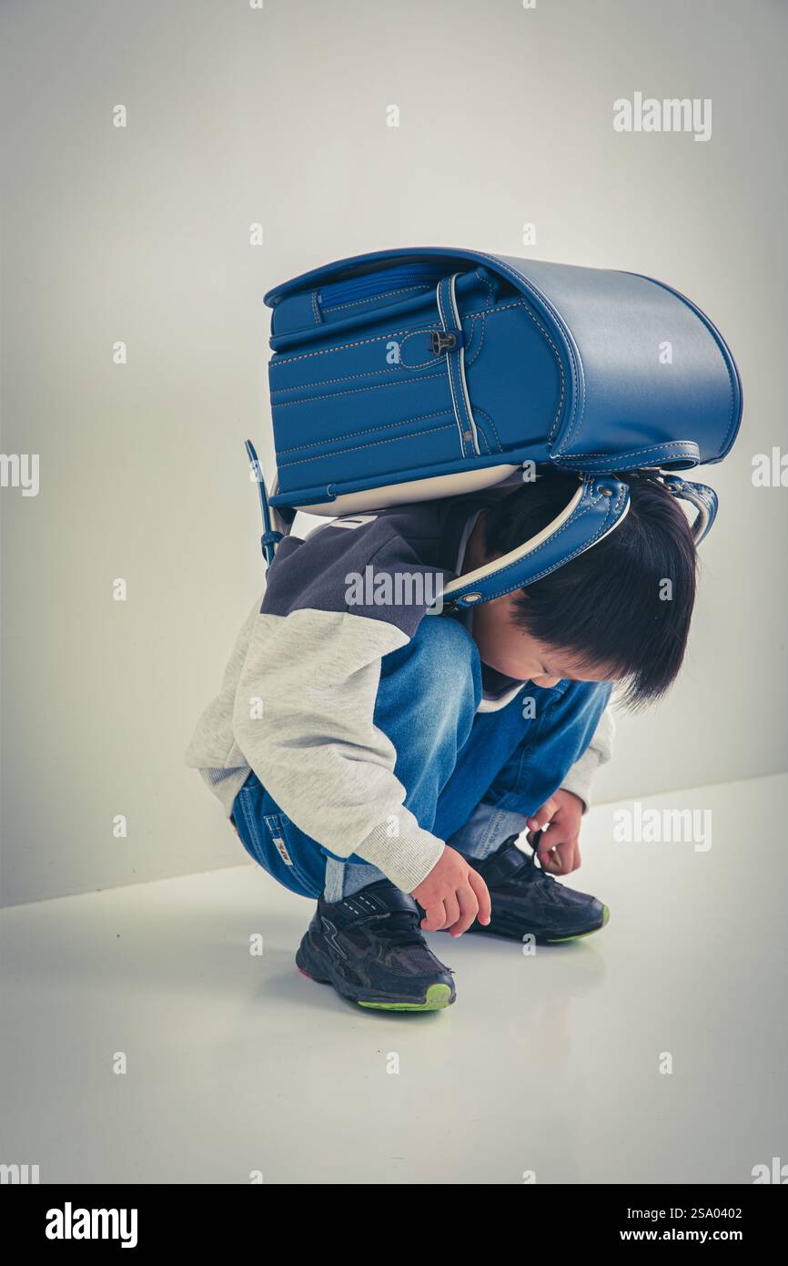 Schoolchildren sitting down Stock Photo - Alamy