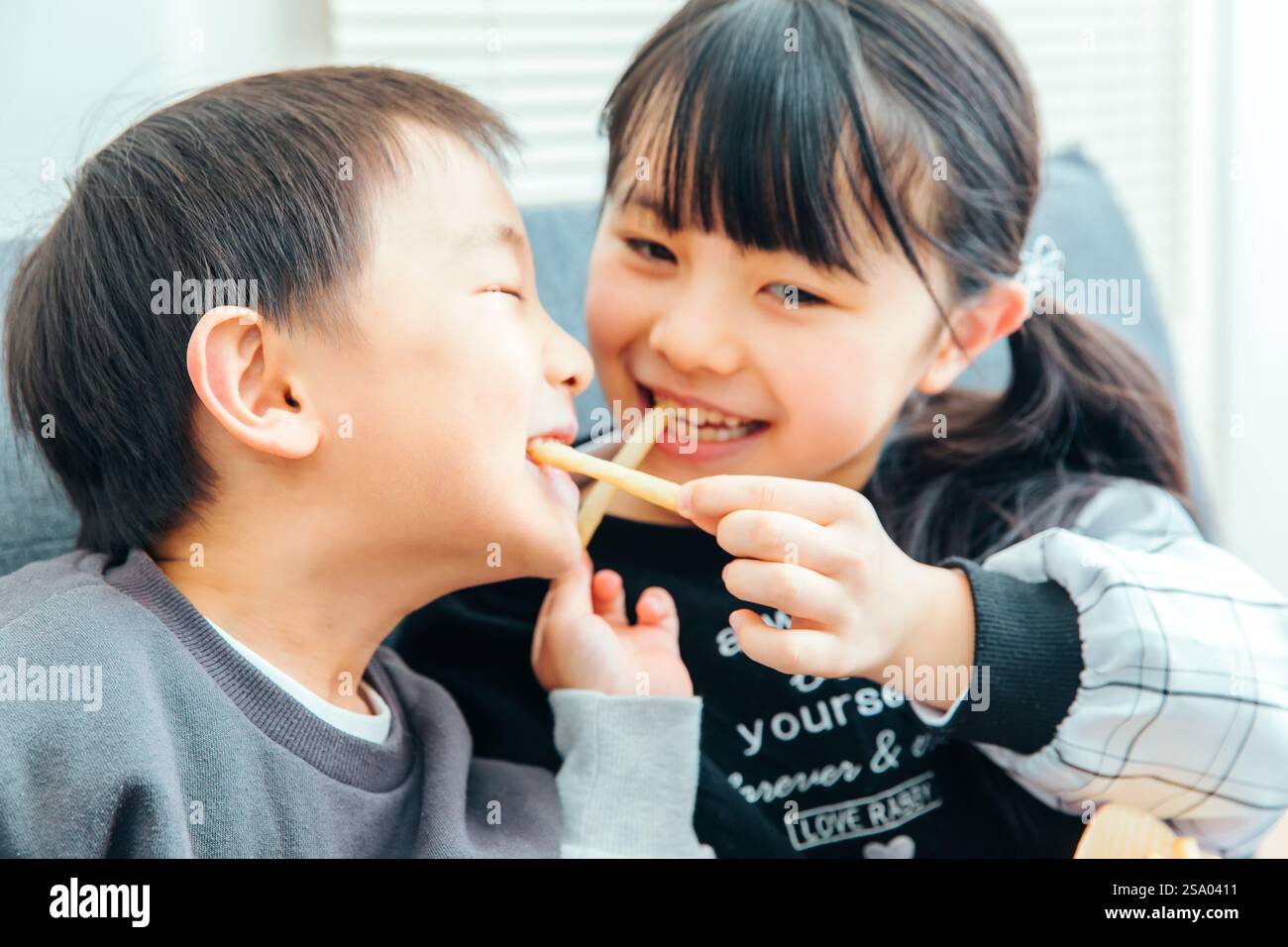 Child getting along well Stock Photo - Alamy