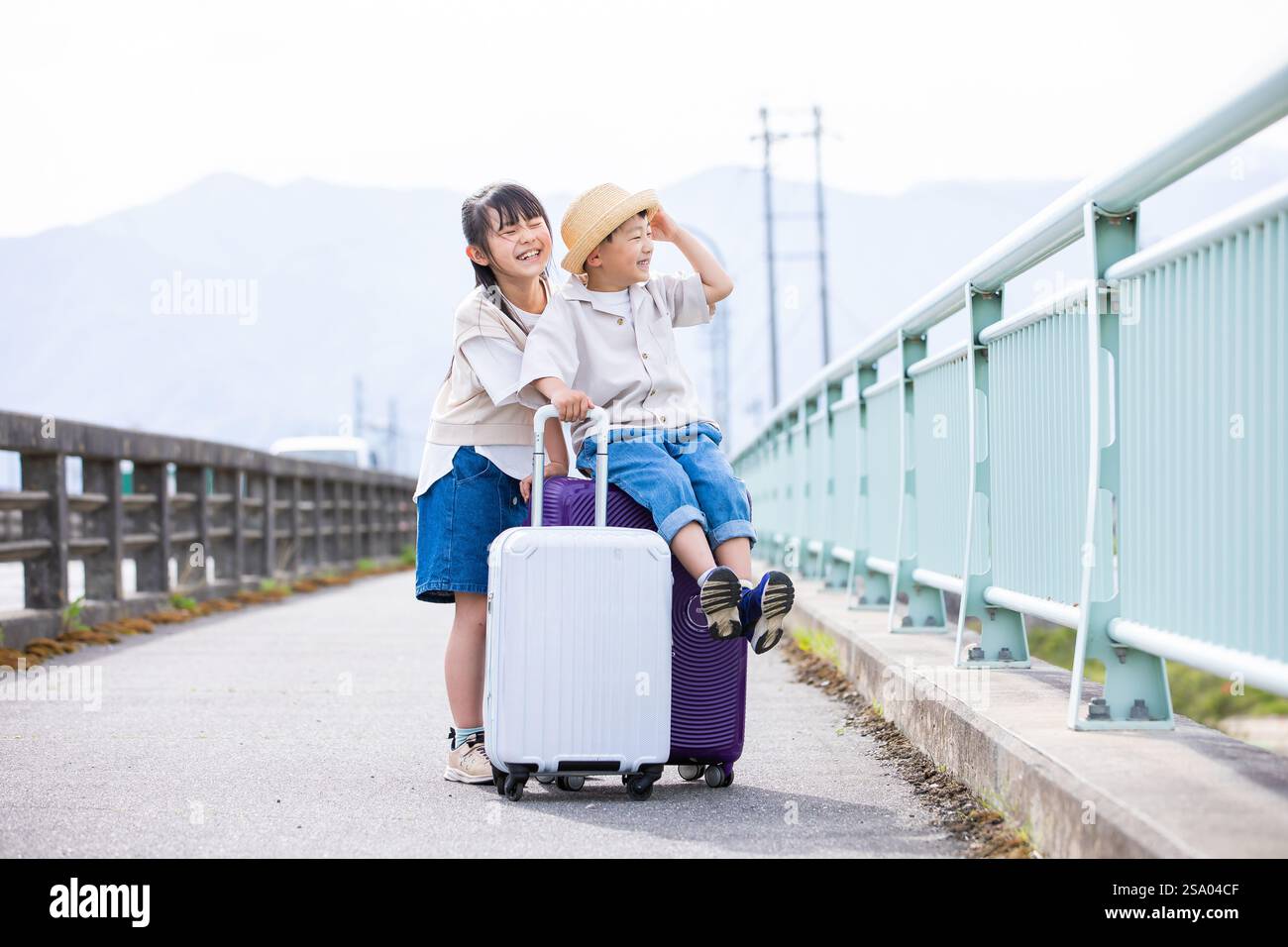 Siblings excited about travelling trip Stock Photo - Alamy