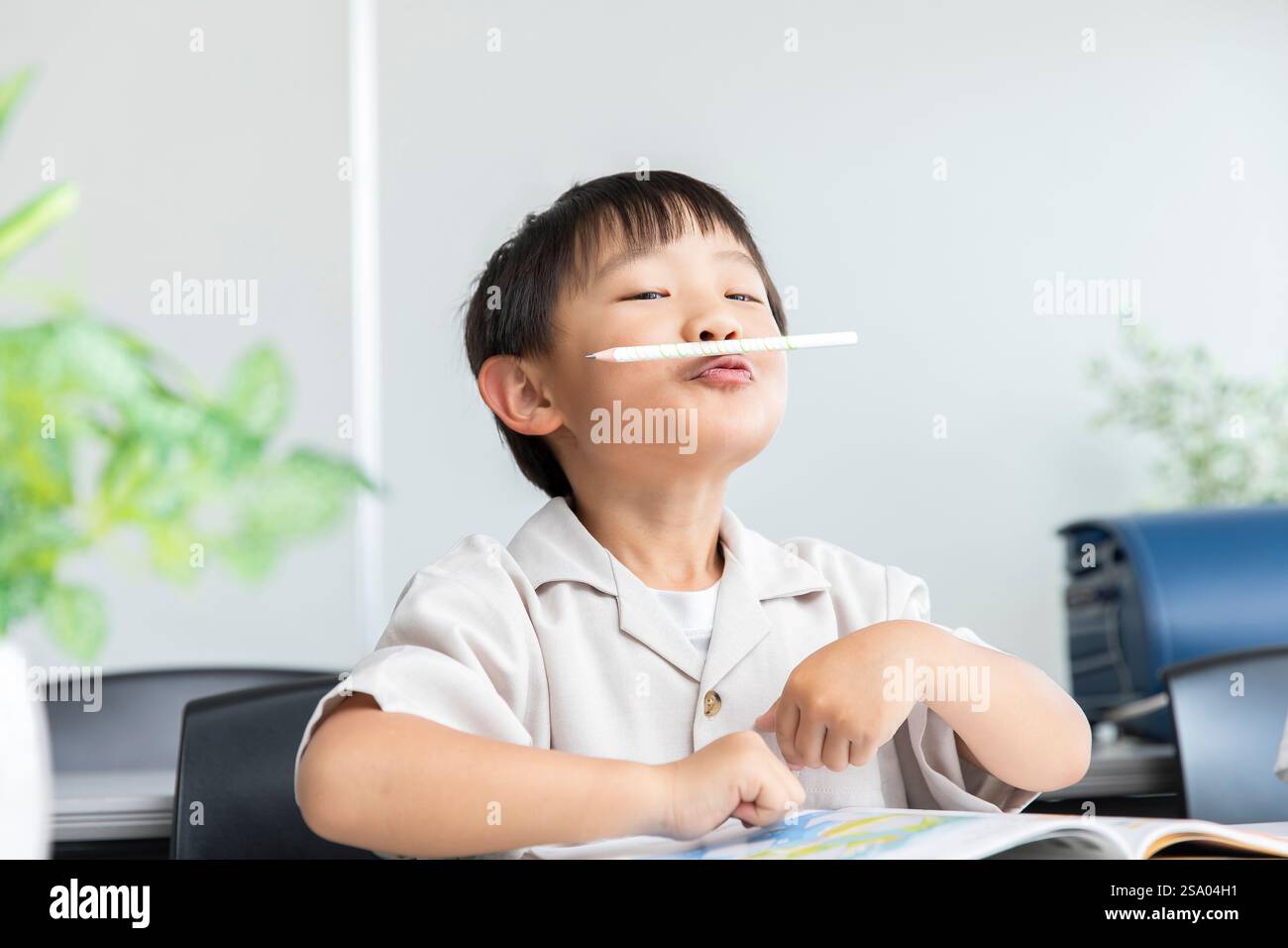 Primary school children playing with pencils Stock Photo - Alamy