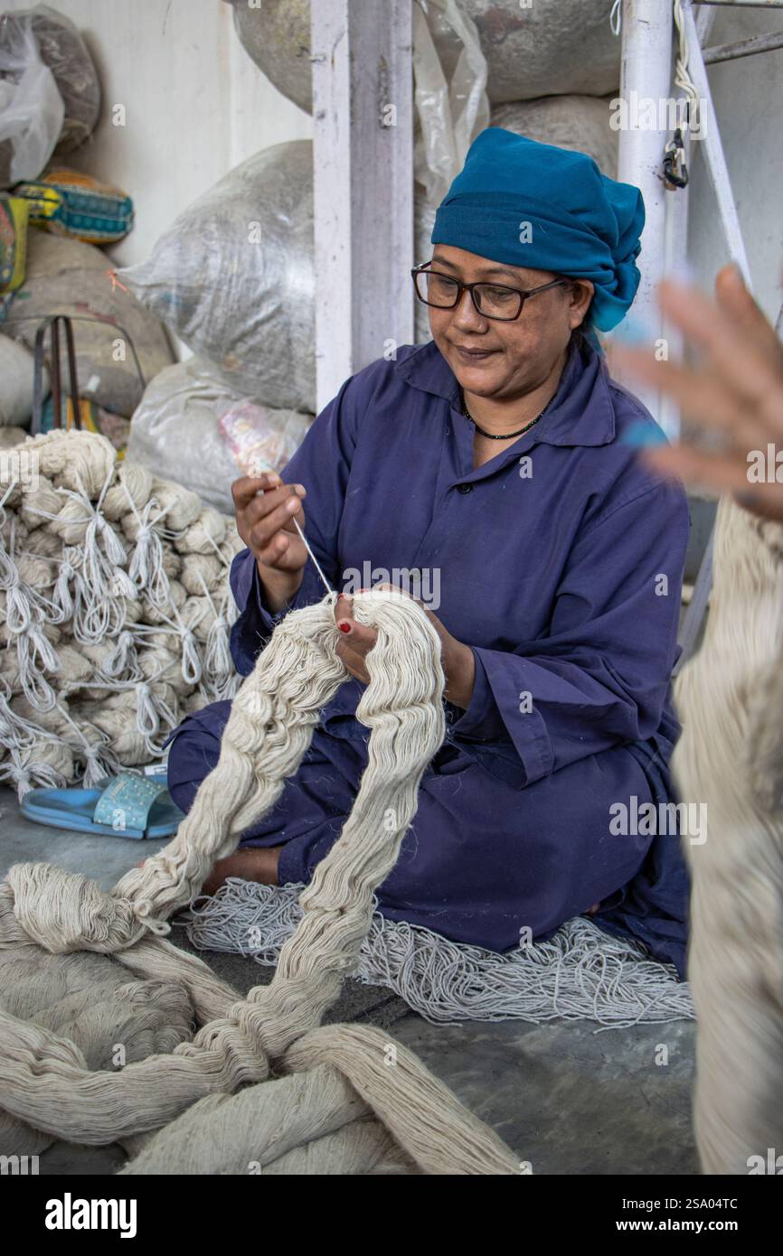 Carpet Factory worker spinning yarn in Bouddha, Kathmandu, Nepal Stock ...