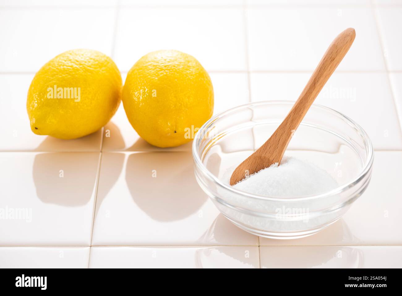 Citric acid and lemon Stock Photo - Alamy