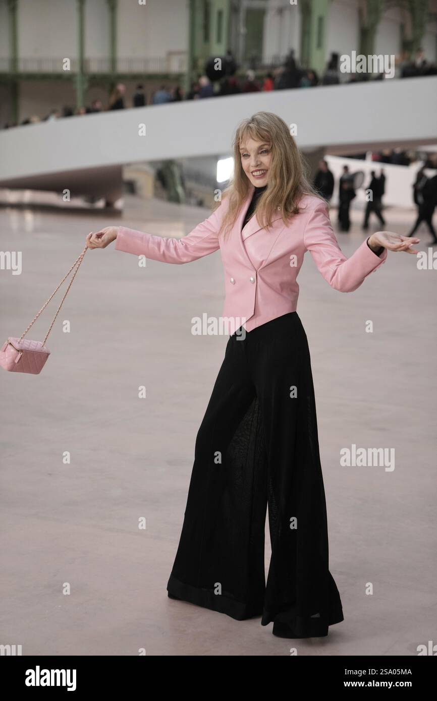 Arielle Dombasle arrives at the Chanel Haute Couture Spring Summer 2025 ...
