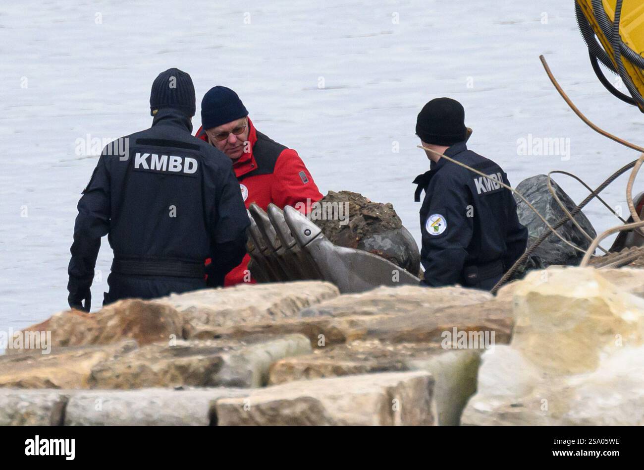 Dresden, Germany. 28th Jan, 2025. Employees of the Explosive Ordnance ...