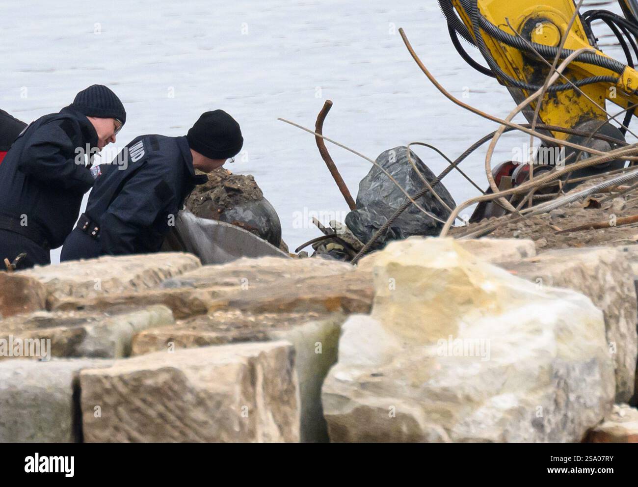 Dresden, Germany. 28th Jan, 2025. Employees of the Explosive Ordnance ...