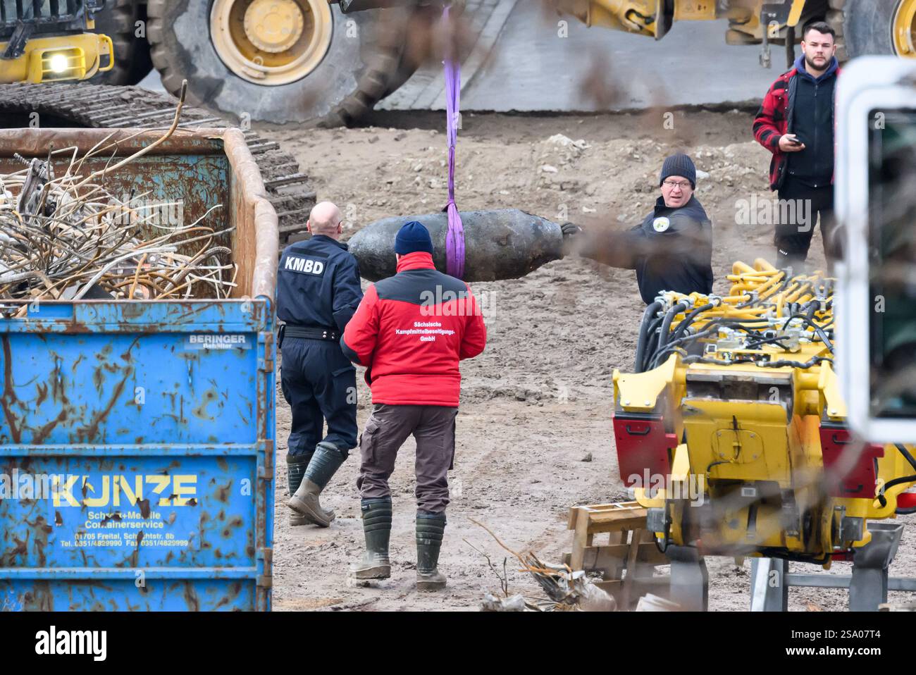 Dresden, Germany. 28th Jan, 2025. Employees of the Explosive Ordnance ...