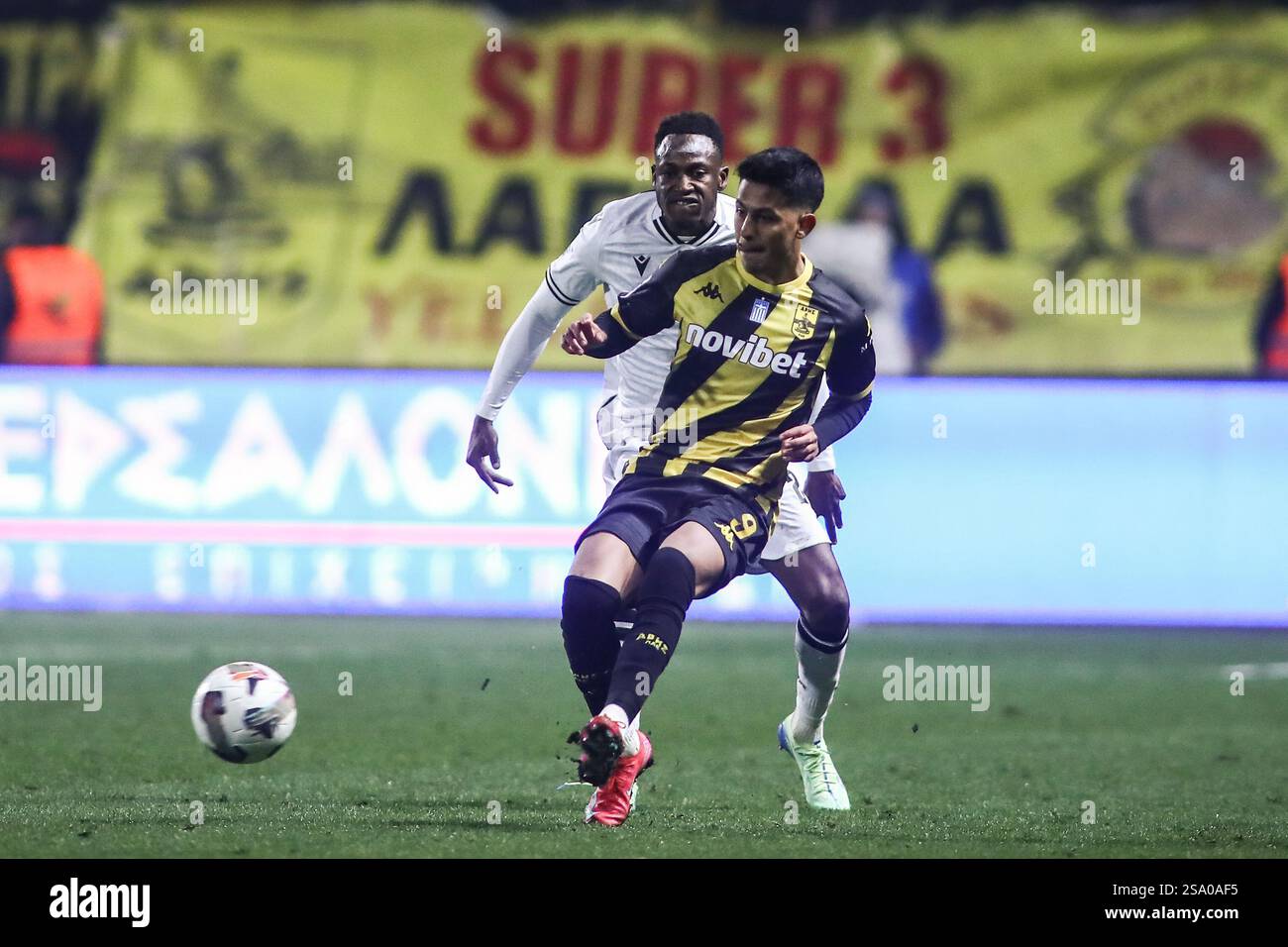 Thessaloniki, Greece. 19th Jan, 2025. Aris player Alvaro Zamora in ...