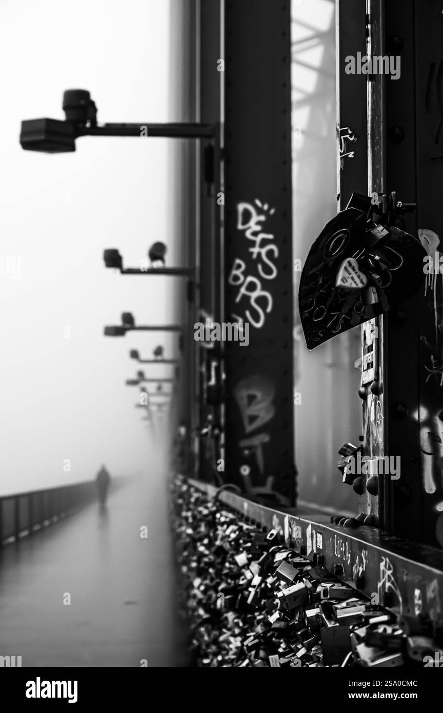 Locks structure Black and White Stock Photos & Images - Alamy