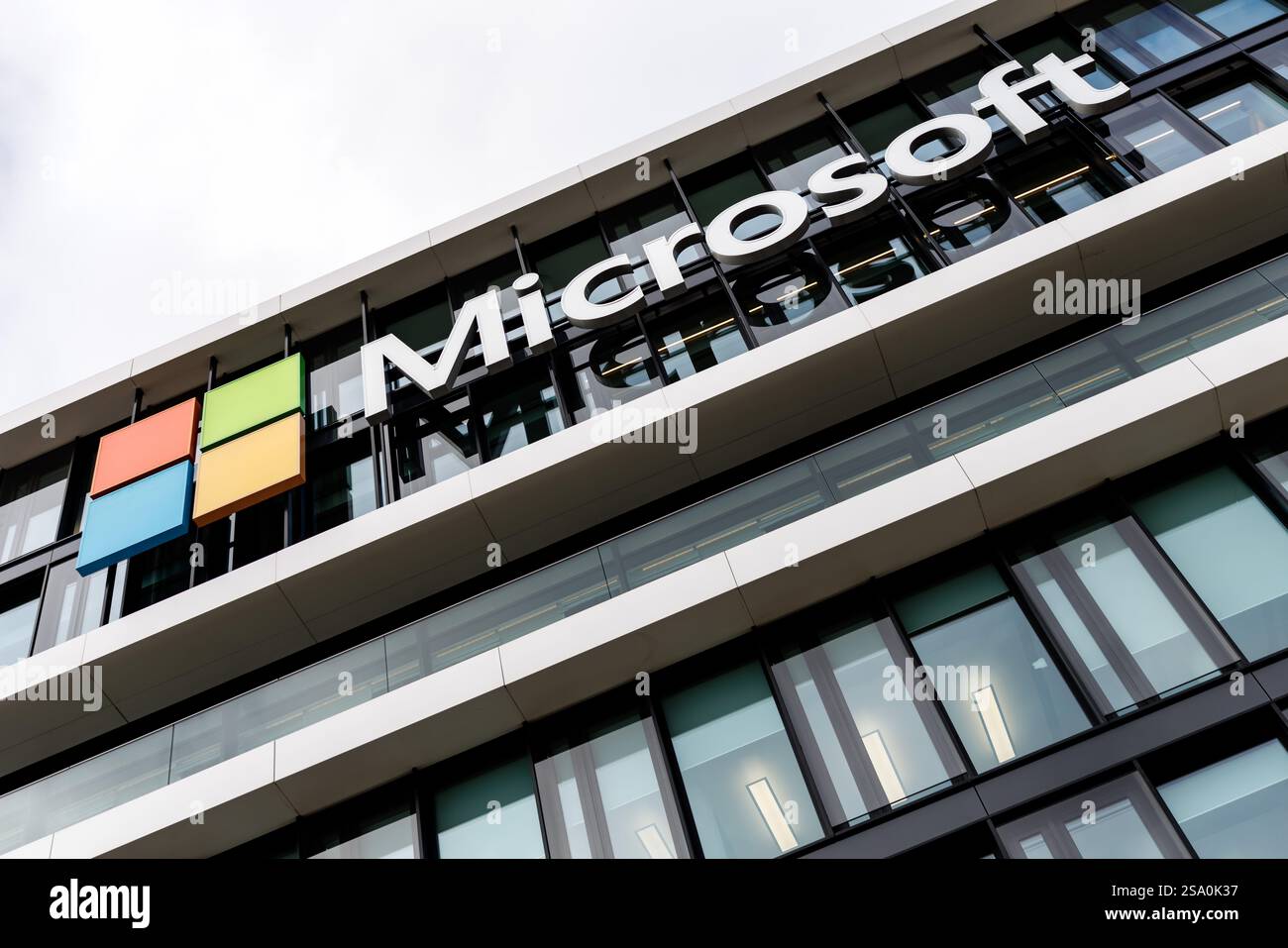 27 January 2025, Bavaria, Munich: The Microsoft logo and lettering can ...