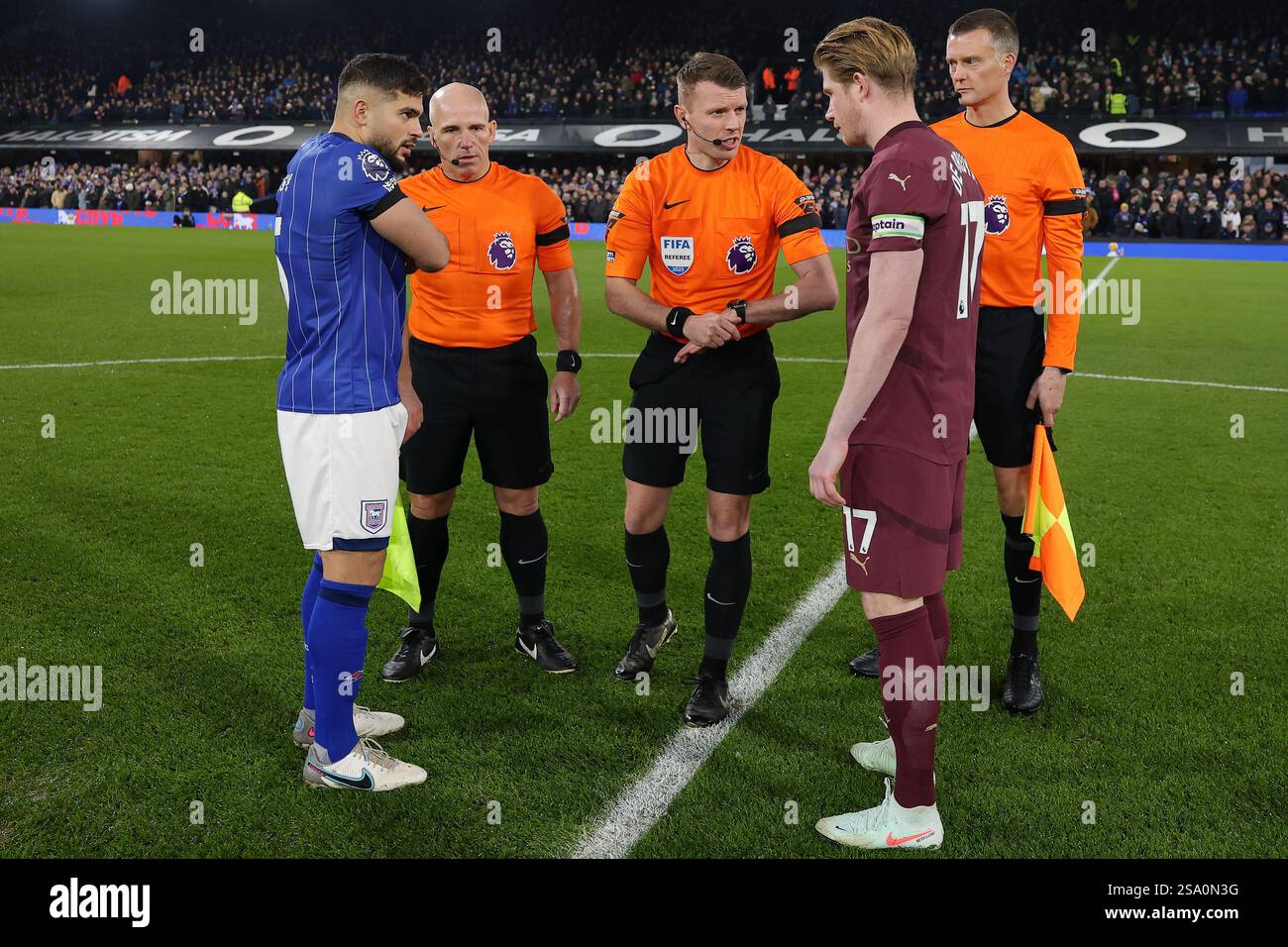 Referee coin toss with Sam Morsy of Ipswich Town and Kevin De Bruyne of ...