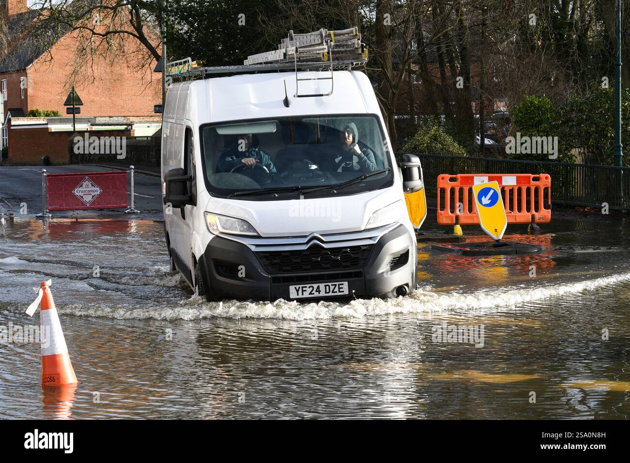 van driving through floodwater in quorn january 2025 Stock Photo - Alamy