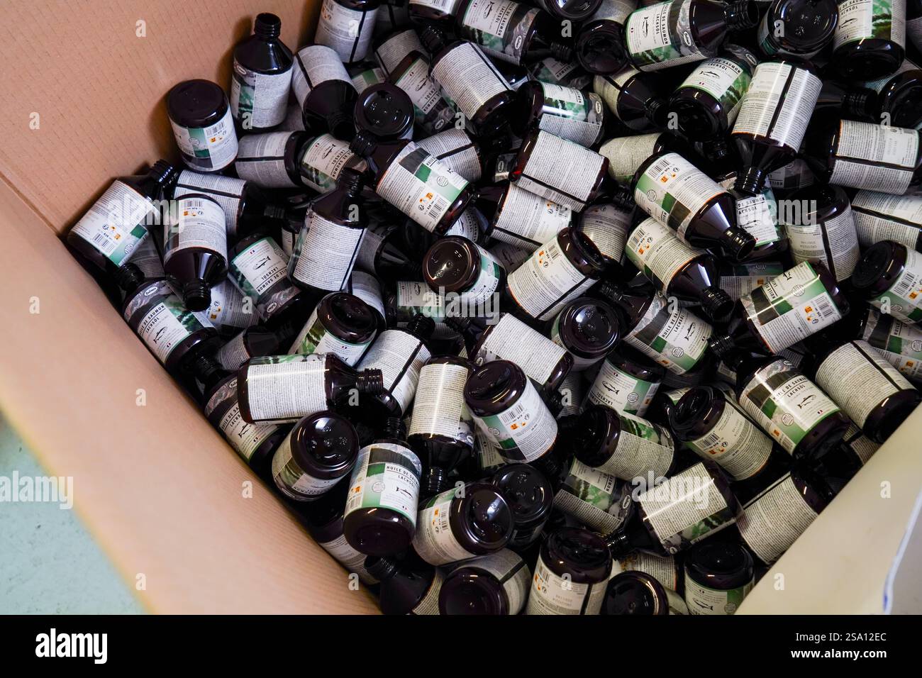 Packaging of cod oil for dogs and cats in the Faconnage workshop Stock Photo - Alamy