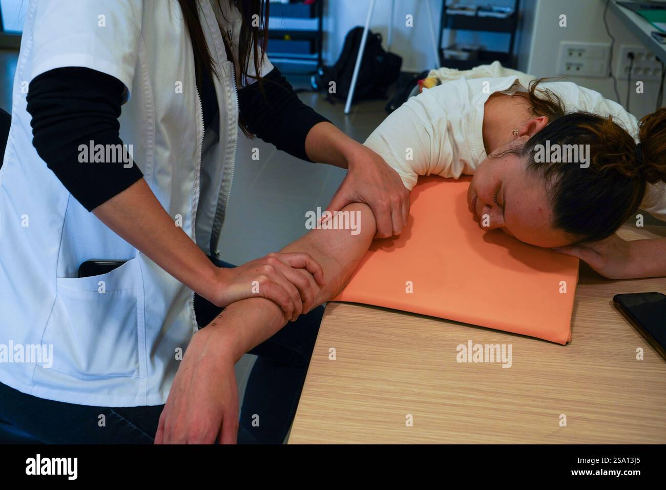 Physiotherapy center specializing in hand, elbow and shoulder ...