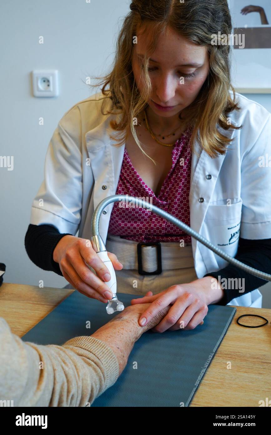 Physiotherapy center specializing in hand, elbow and shoulder ...