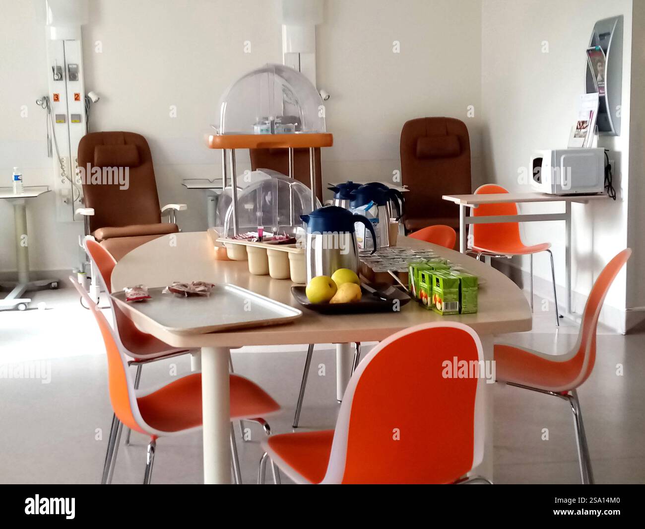 Common chemotherapy room Stock Photo - Alamy