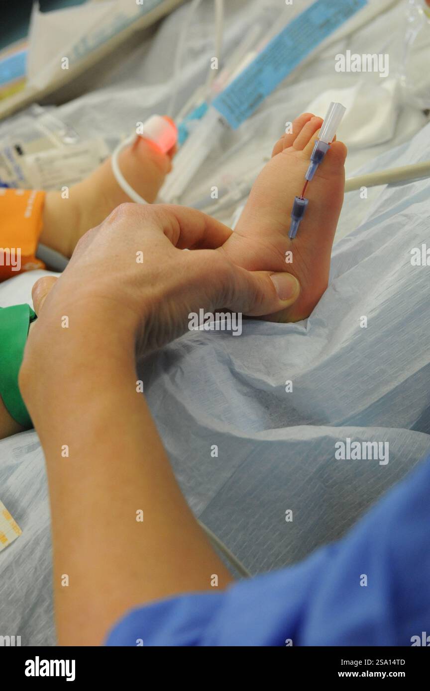 General anesthesia of a child in the operating room Stock Photo - Alamy