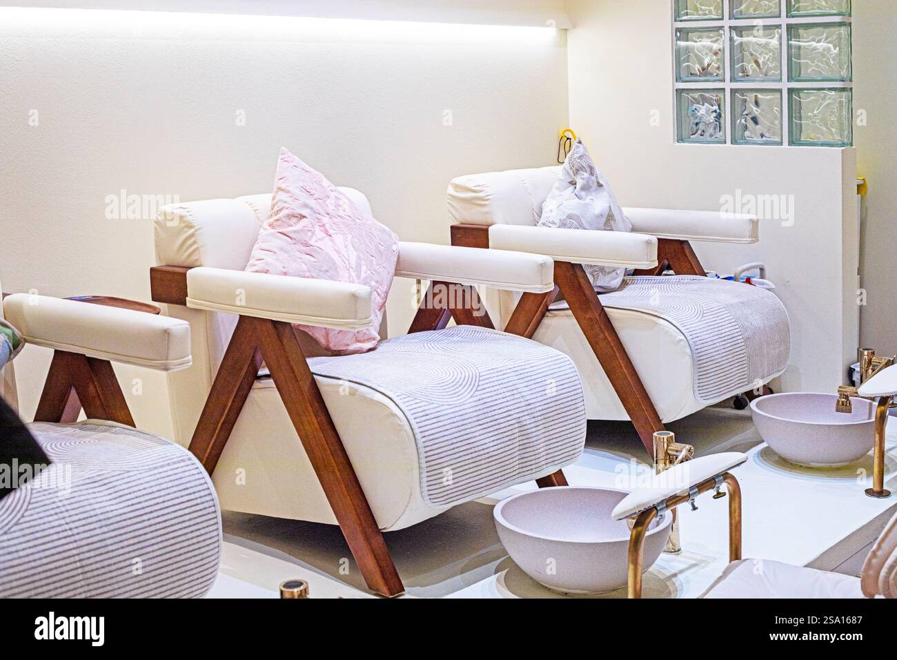 Ergonomic salon chairs hi-res stock photography and images - Alamy