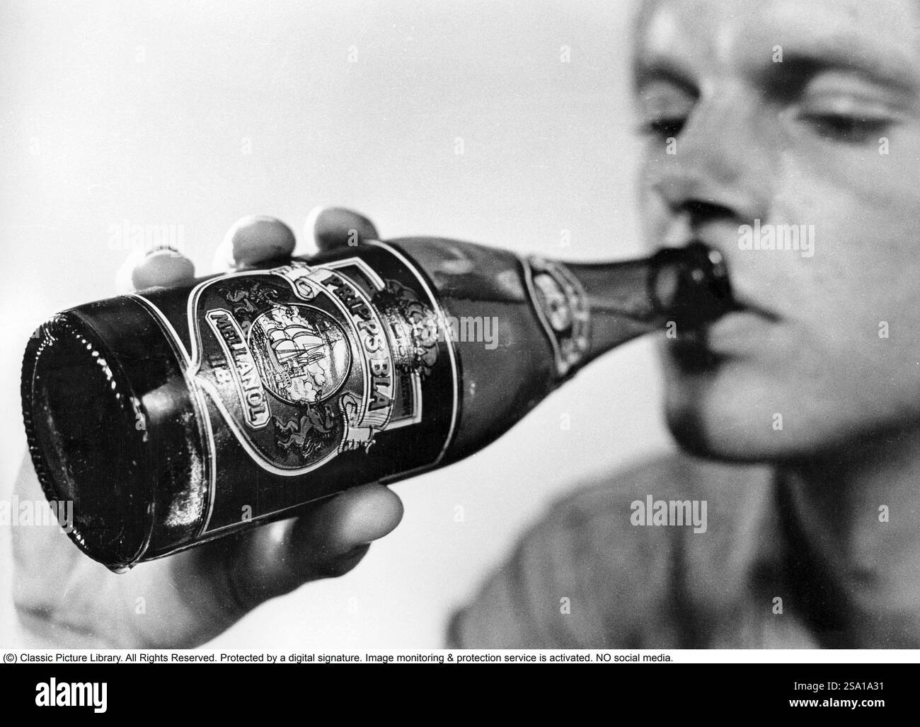 Bottles of historic alcohol hi-res stock photography and images - Alamy