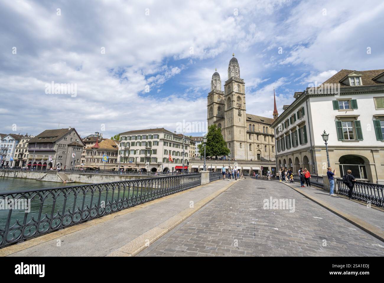 Muensterbruecke and Grossmuenster, historic bridge over the Limmat, Old ...