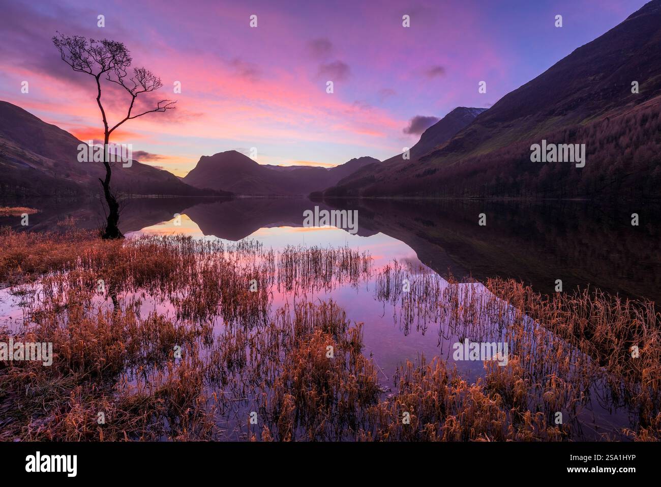 Buttermere sunrise with mountain reflections in water, Lake District ...