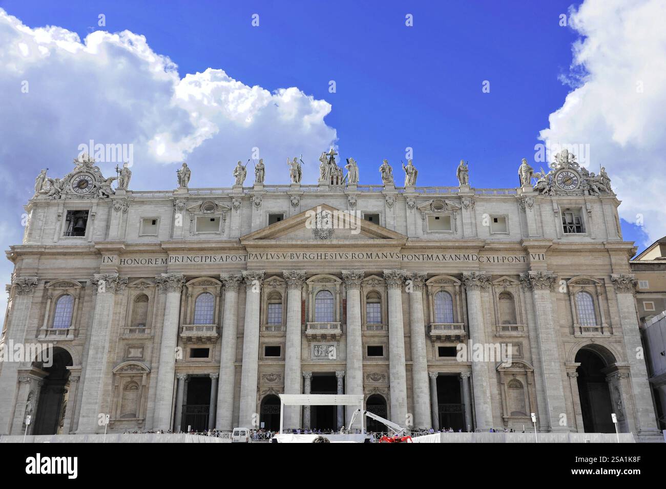 St Peter's Basilica, St Peter's Square, Vatican City, Vatican, Rome ...