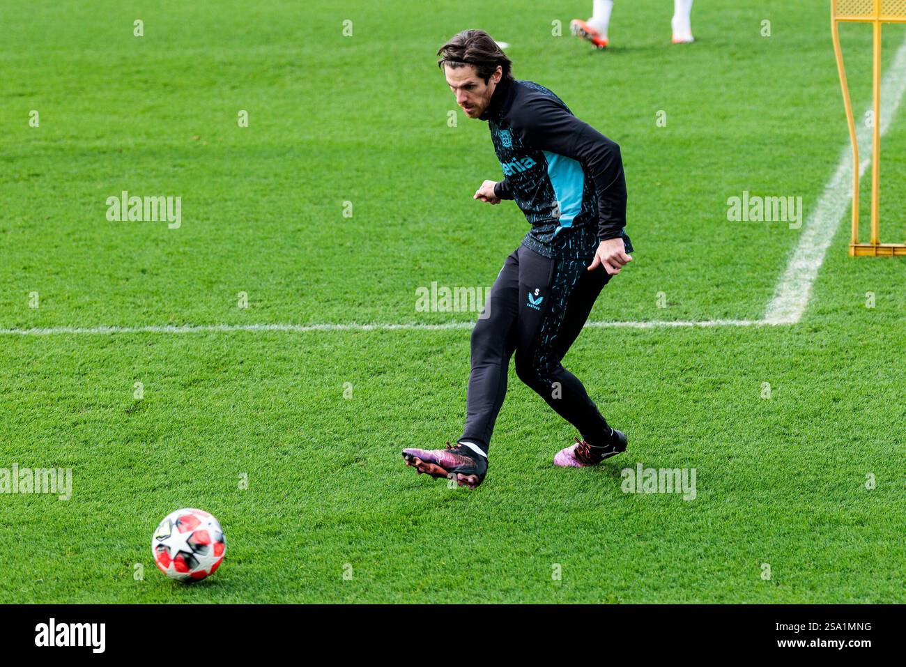 Jonas Hofmann (Bayer 04 Leverkusen,7) am Ball UEFA Champions League ...