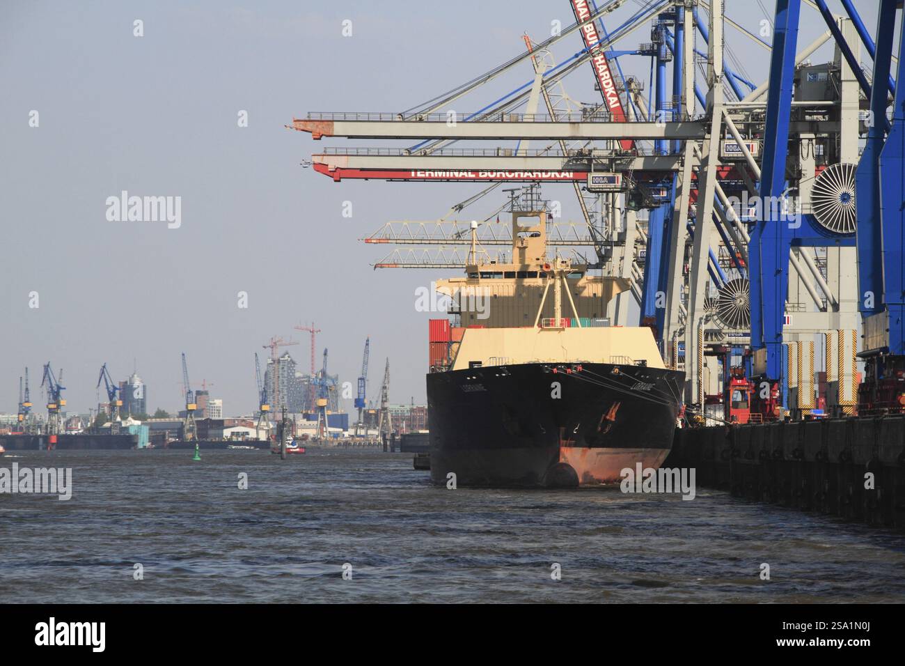 HHLA Container Terminal Burchardkai, container freighter Lorraine, Port ...