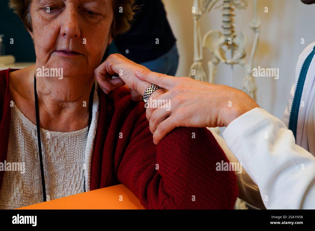 Physiotherapy center specializing in hand, elbow and shoulder ...