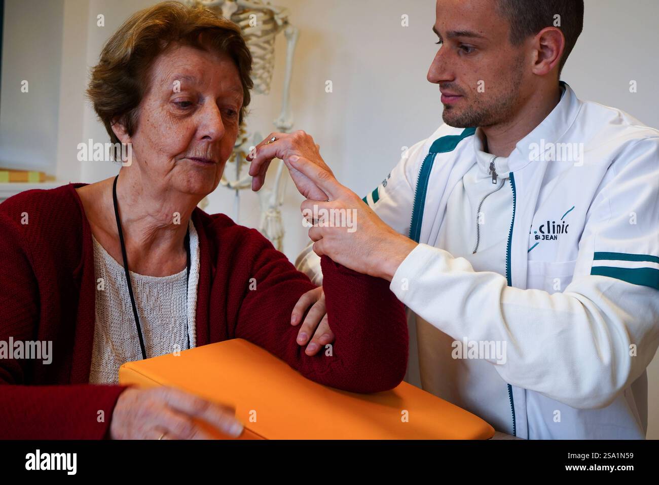 Physiotherapy center specializing in hand, elbow and shoulder ...