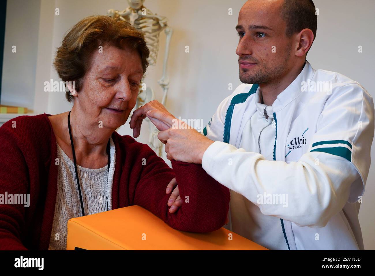 Physiotherapy center specializing in hand, elbow and shoulder ...