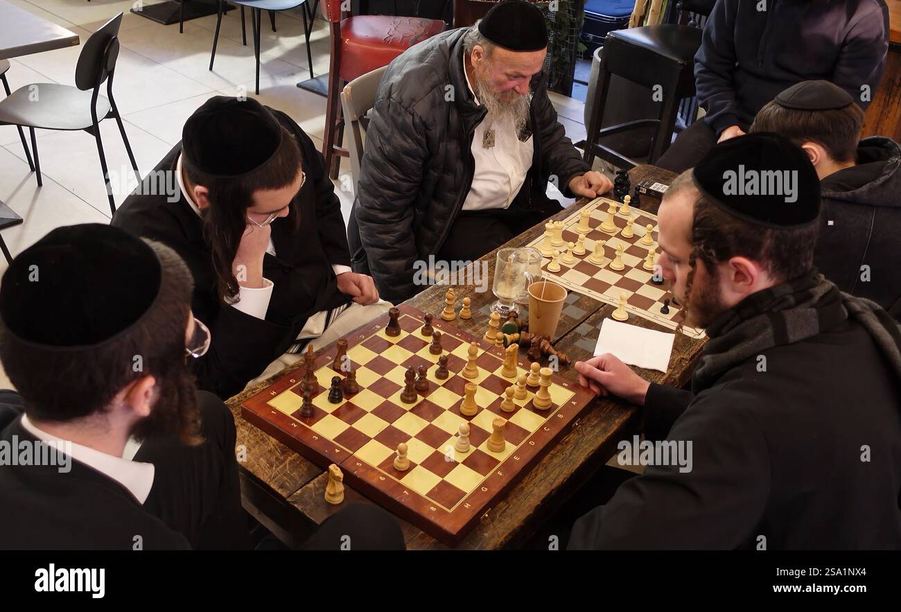 Jews playing chess hi-res stock photography and images - Alamy