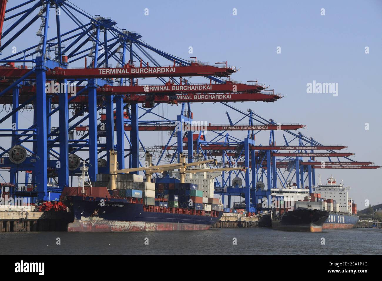 Waltershofer Hafen, HHLA Container Terminal Burchardkai, container ...