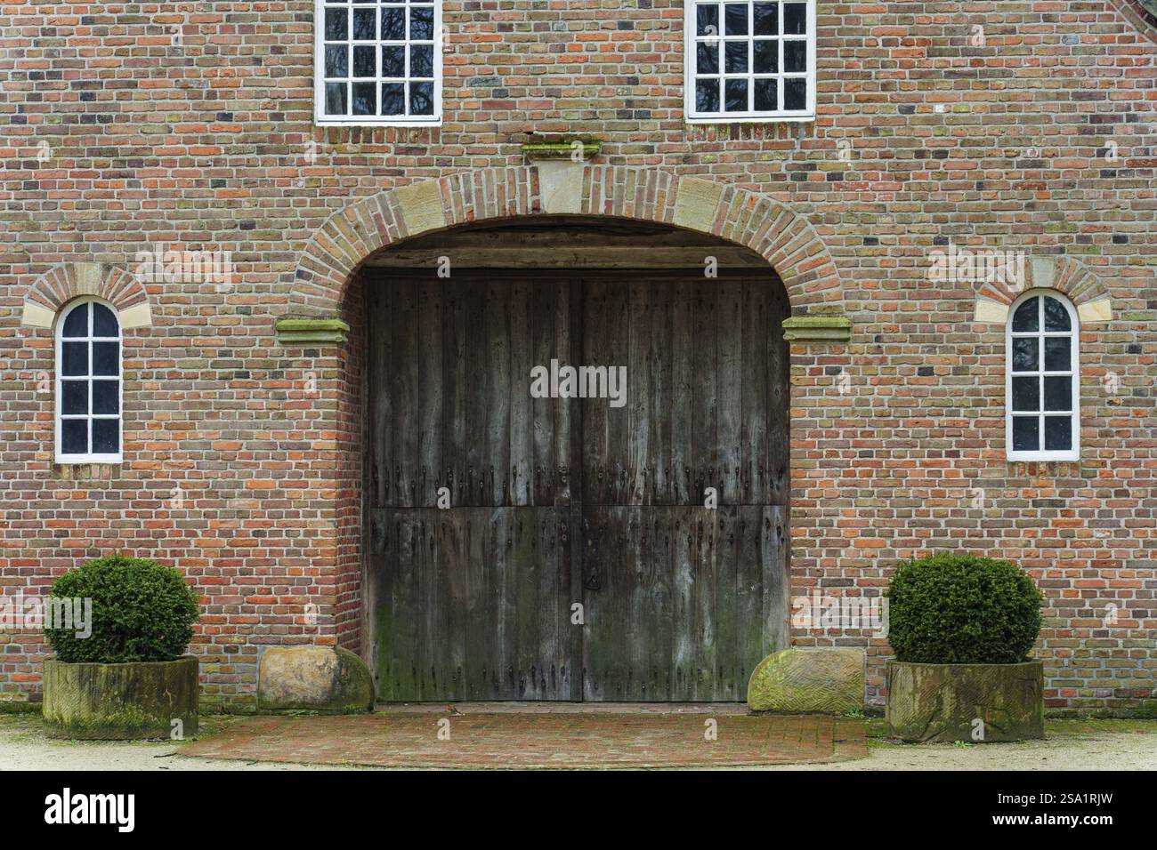 Large wooden gates hi-res stock photography and images - Alamy