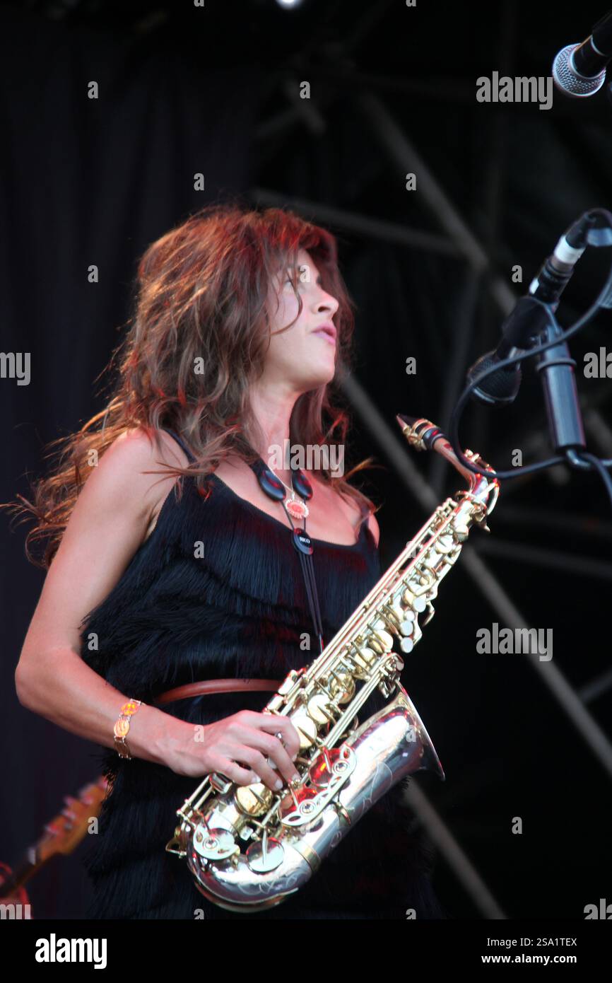 The Zutons Performing Live during The Big Feastival, Kingham ...