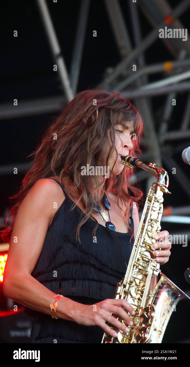 The Zutons Performing Live during The Big Feastival, Kingham ...