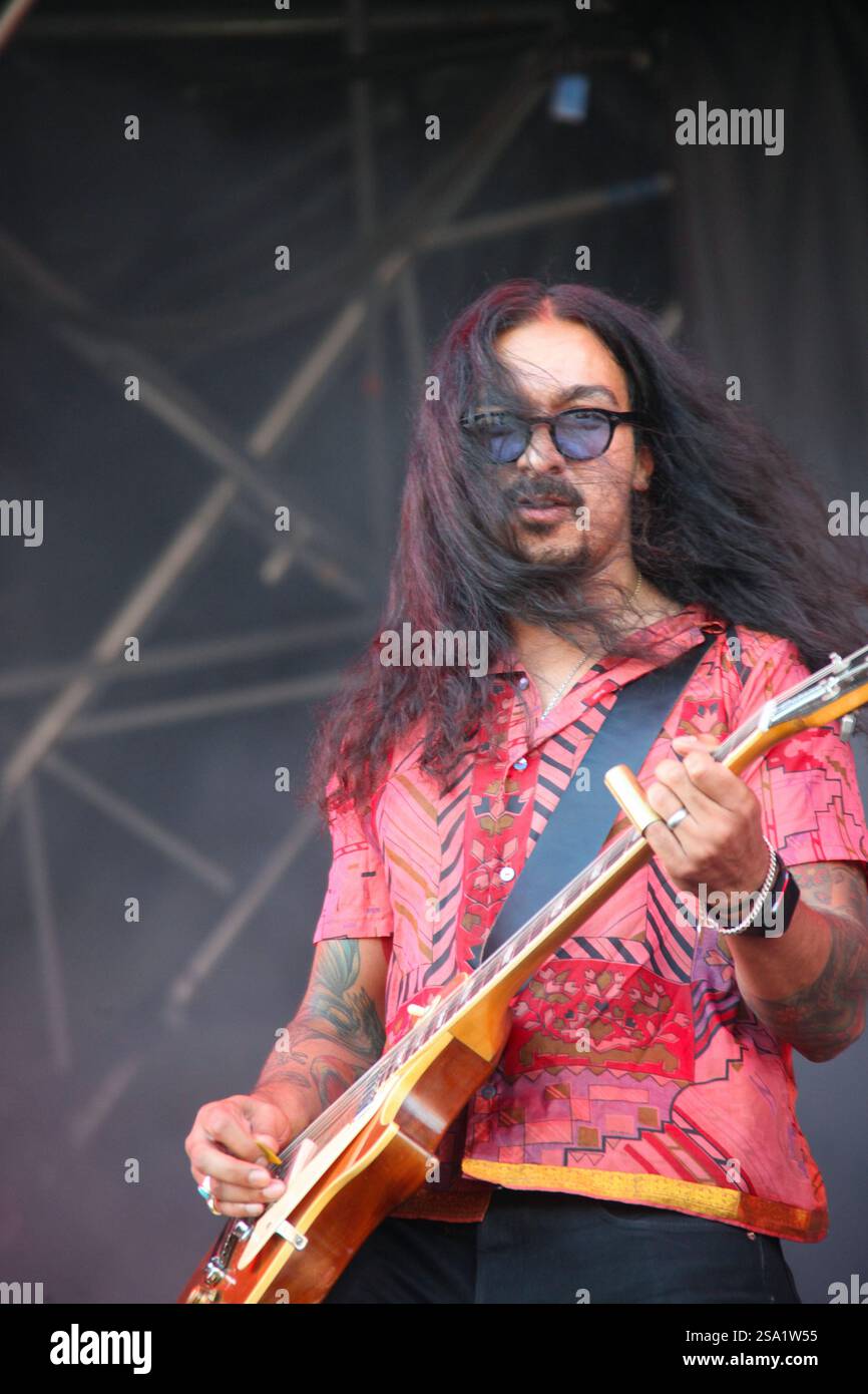 The Zutons Performing Live during The Big Feastival, Kingham ...