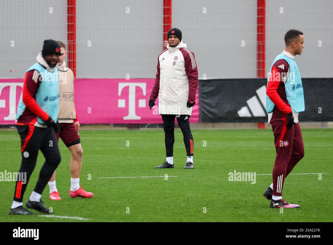 Vincent Kompany (FC Bayern Muenchen, Cheftrainer) beim Training, GER ...