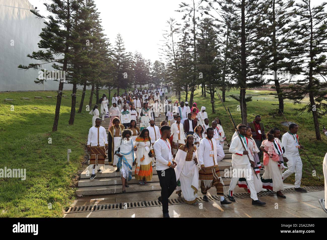 (250128) -- ADDIS ABABA, Jan. 28, 2025 (Xinhua) -- Couples from ...