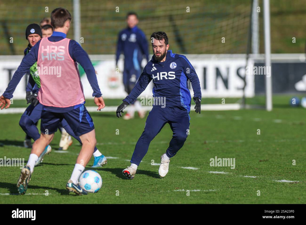 Gelsenkirchen, Deutschland. 28th Jan, 2025. 28.01.2025, Fussball, Saison 2024/2025, 2 ...