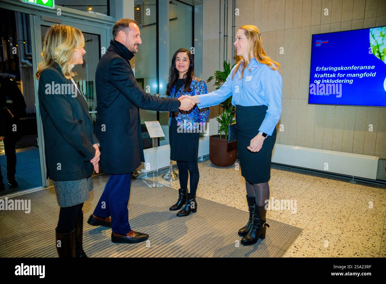 Oslo 20250128. Norwegian Crown Prince Haakon greets the Sports ...