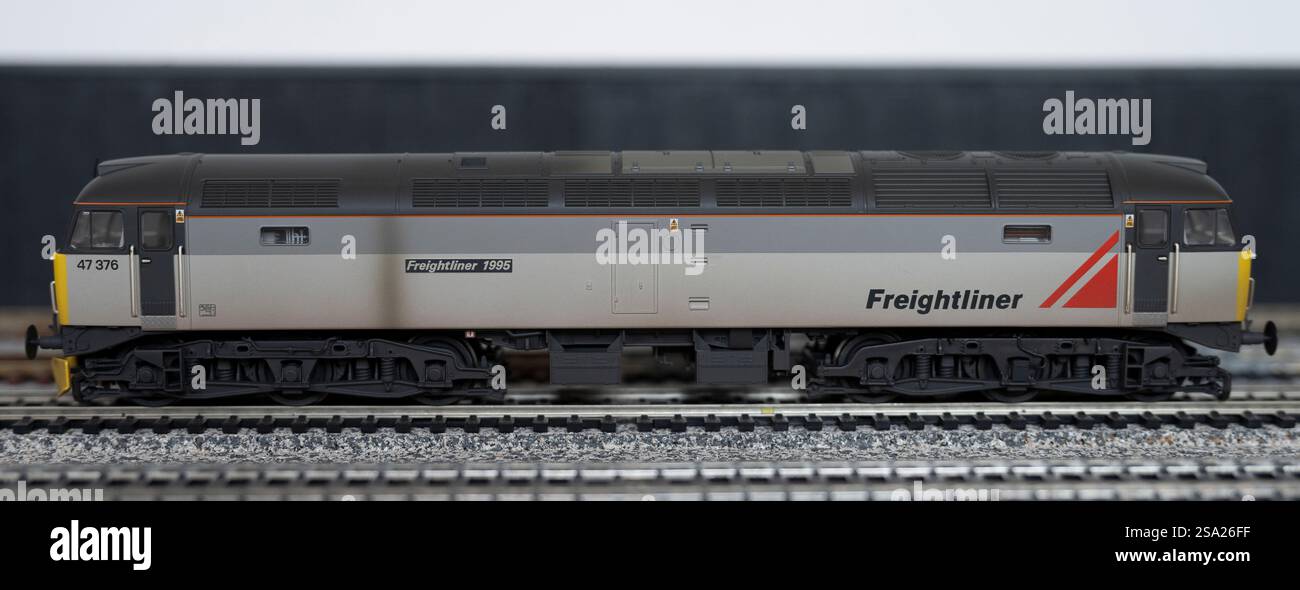 Class 47 diesel locomotive 47 376, Freightliner 1995, 00 gauge scale ...