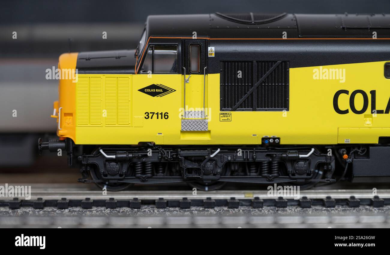 Class 37 diesel locomotive 37 116, Colas Rail Freight livery, 00 gauge ...