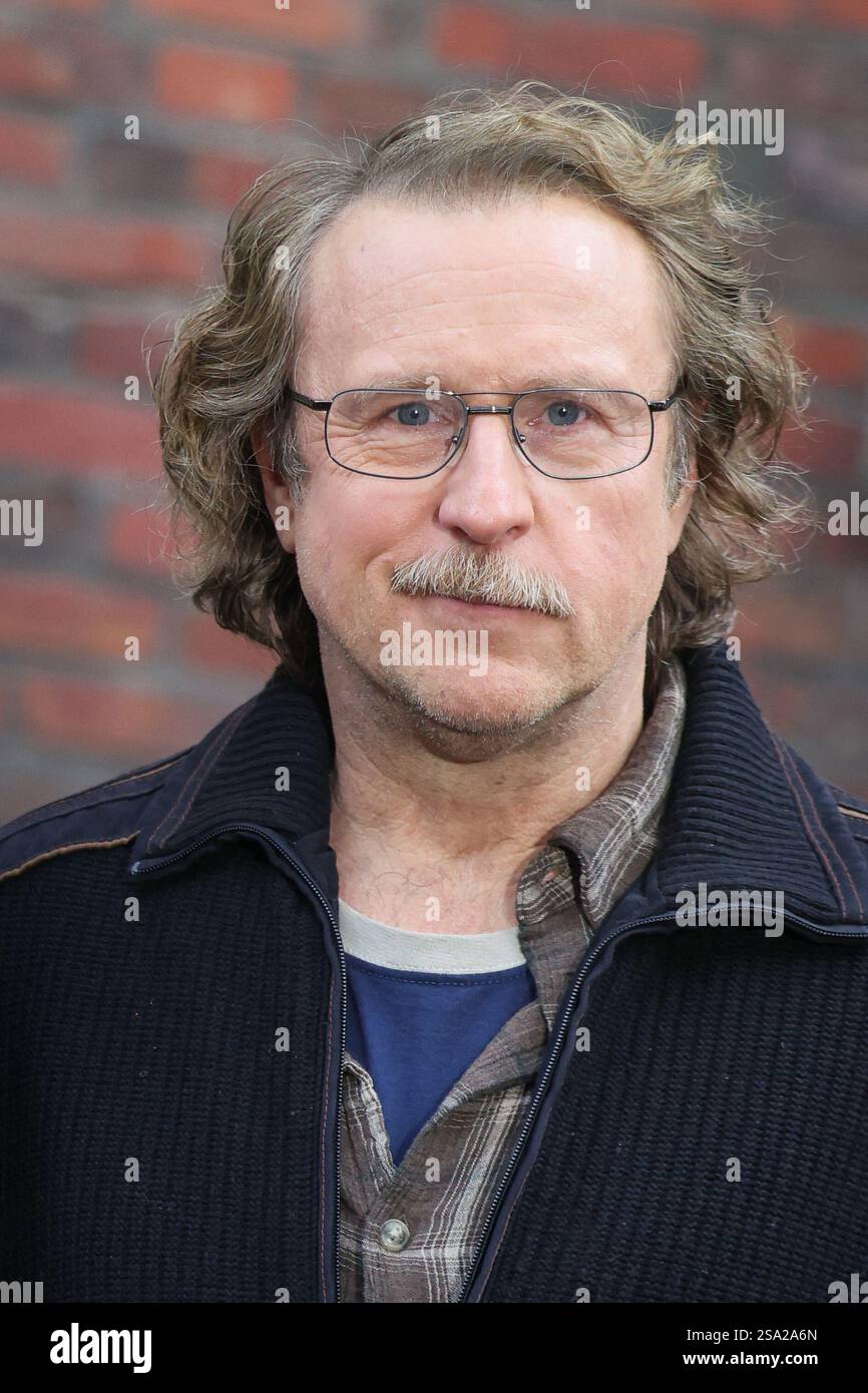 Hamburg, Germany. 28th Jan, 2025. Actor Bjarne Mädel at a photo shoot ...