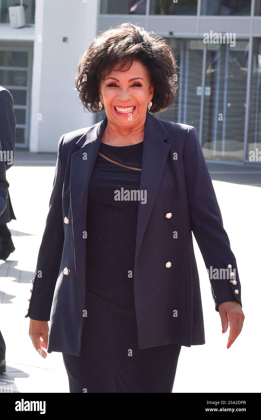 Dame Shirley Bassey unveils her handprints in the form of a bronze ...