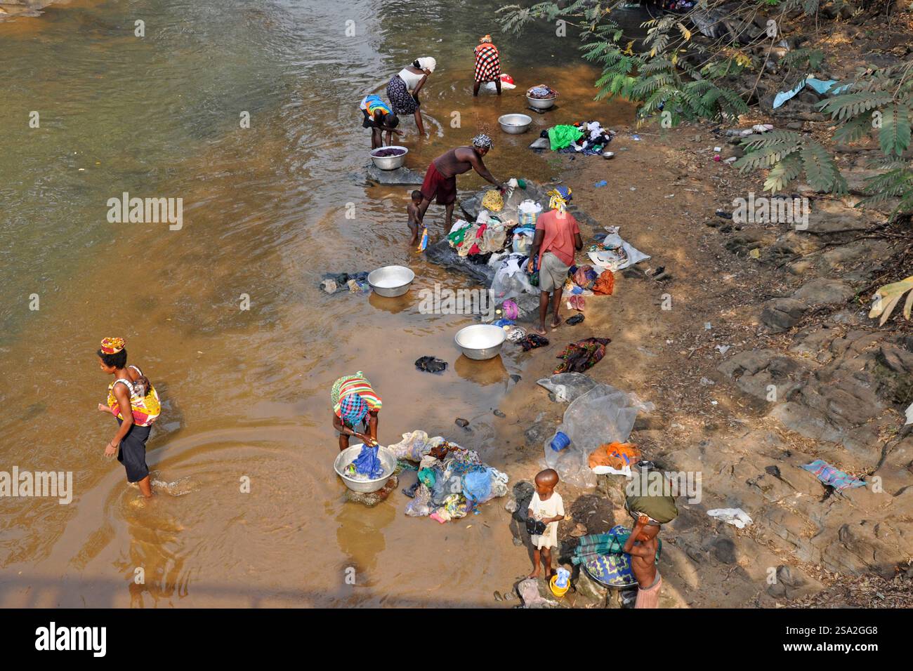 Togo. Surrounding of Lomè. Washing In The River Stock Photo - Alamy