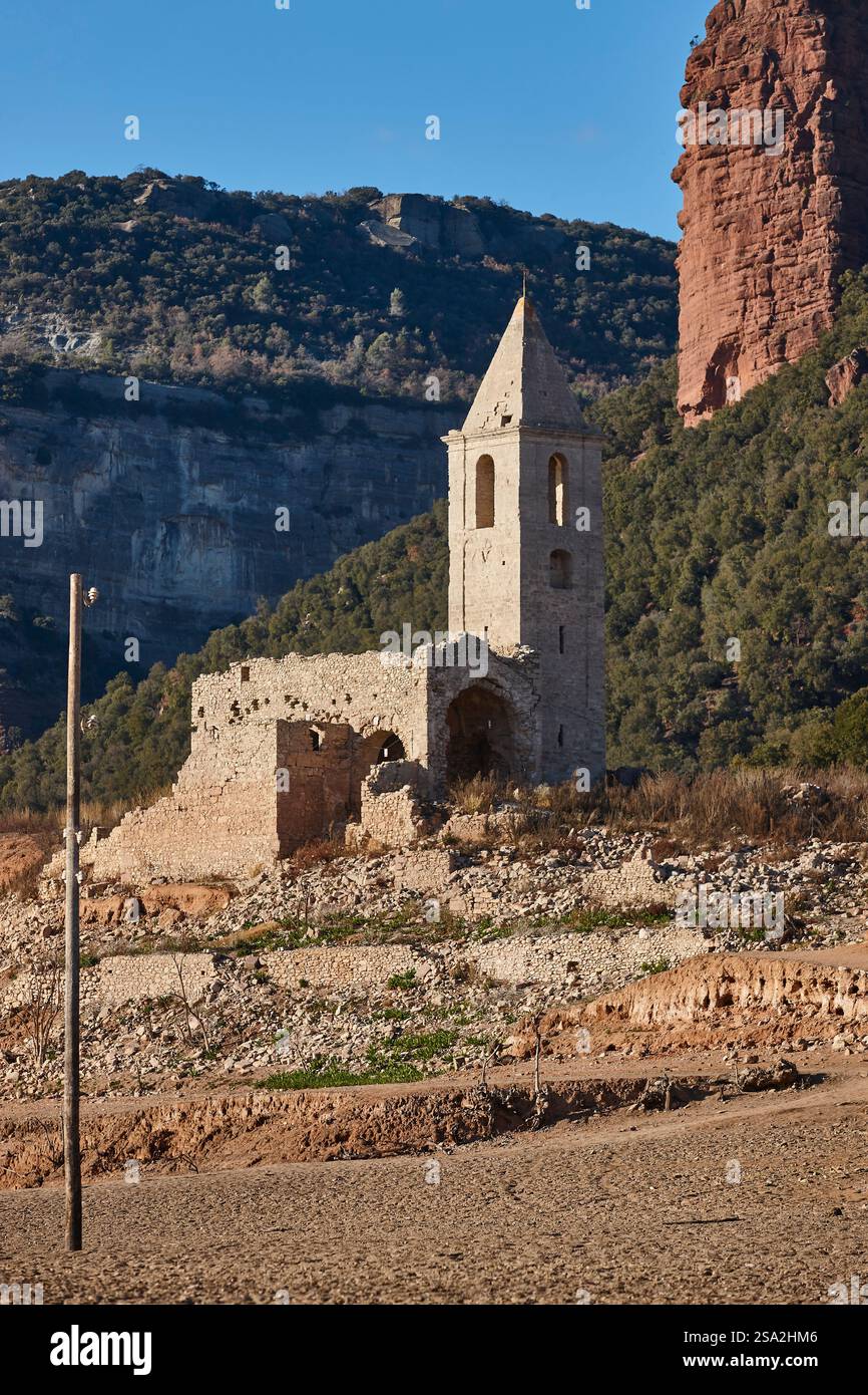 Sau reservoir. Climate change and desertification. Dryness in Catalonia ...